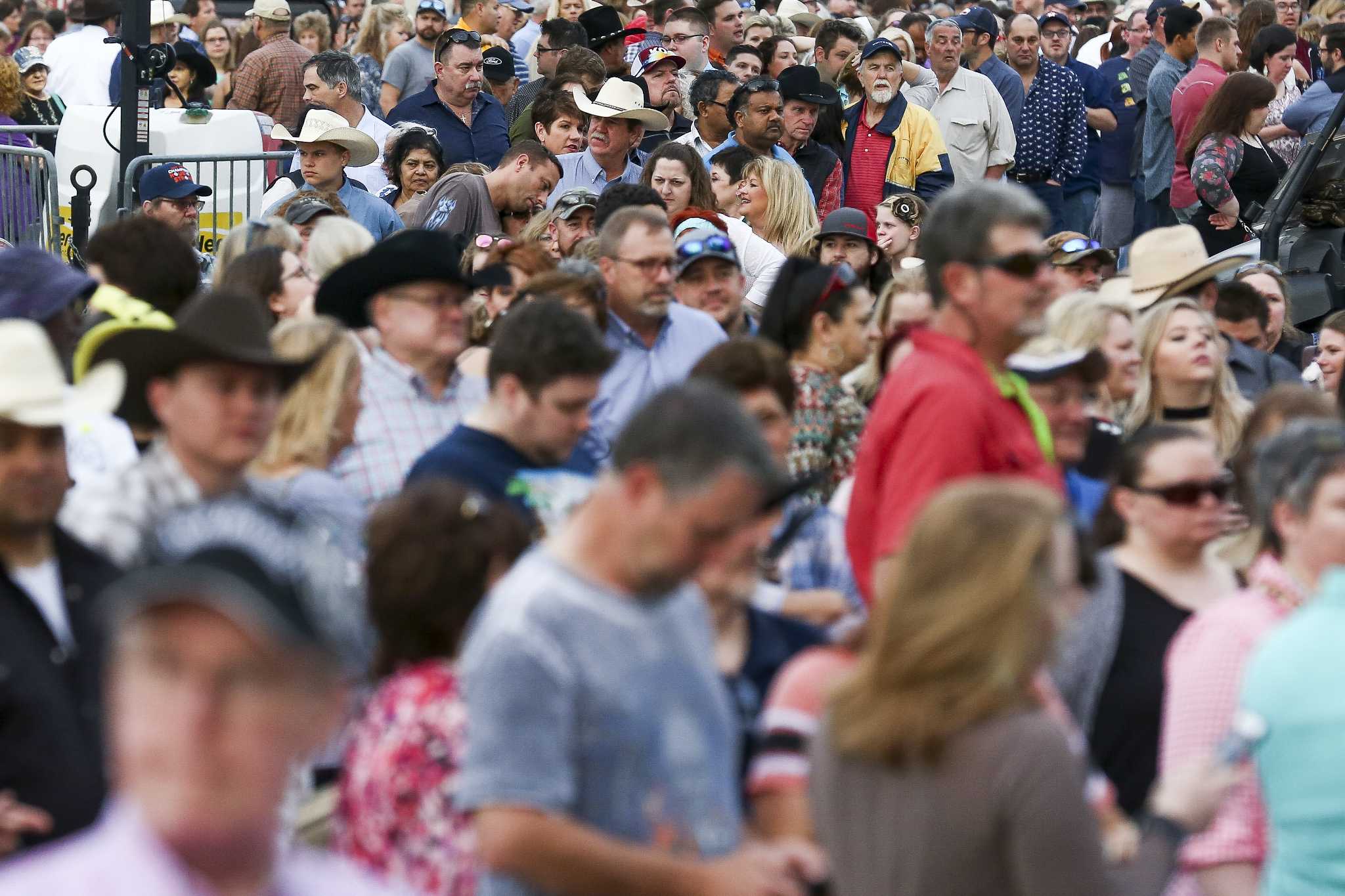 Early arrivals, ticket scans created hour-long lines to see Garth Brooks