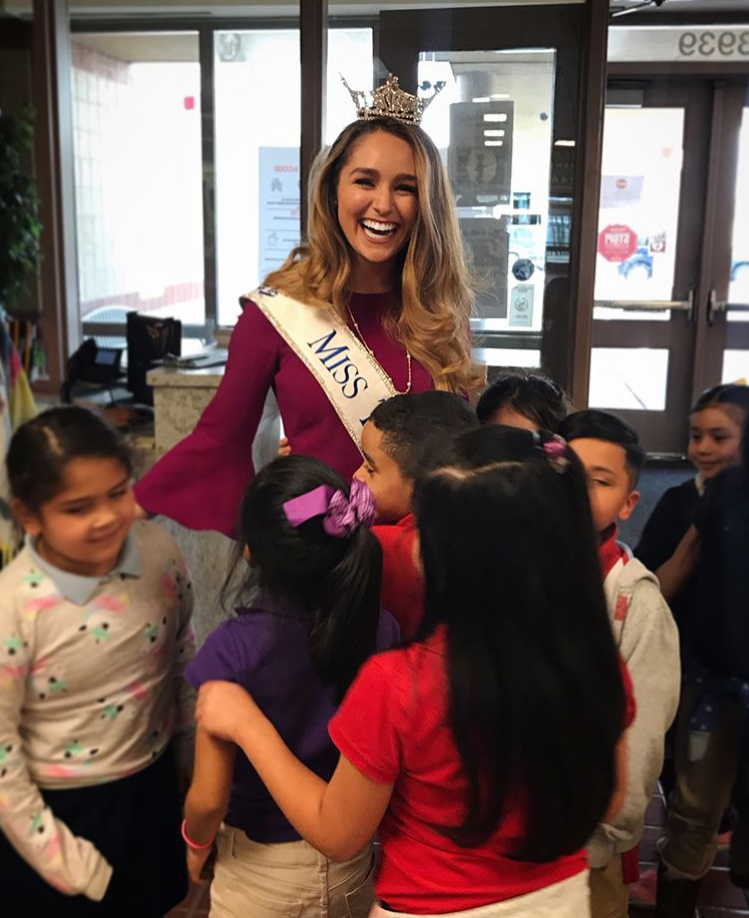 Miss Texas Margana Wood visits Houston-area elementary schools ...