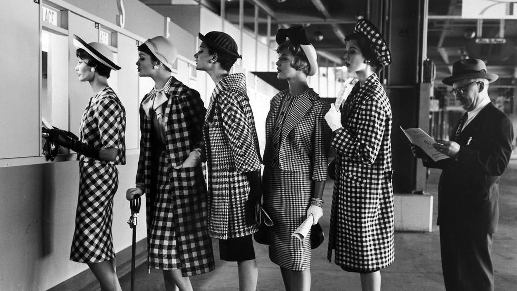 50 Basic social etiquette rules everyone should know