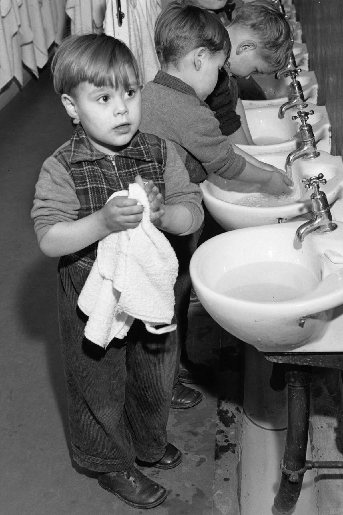 50 Basic social etiquette rules everyone should know