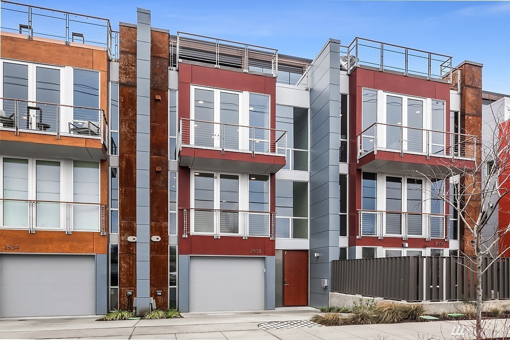 Here's your last chance to buy one of the brand new Lake Union condos