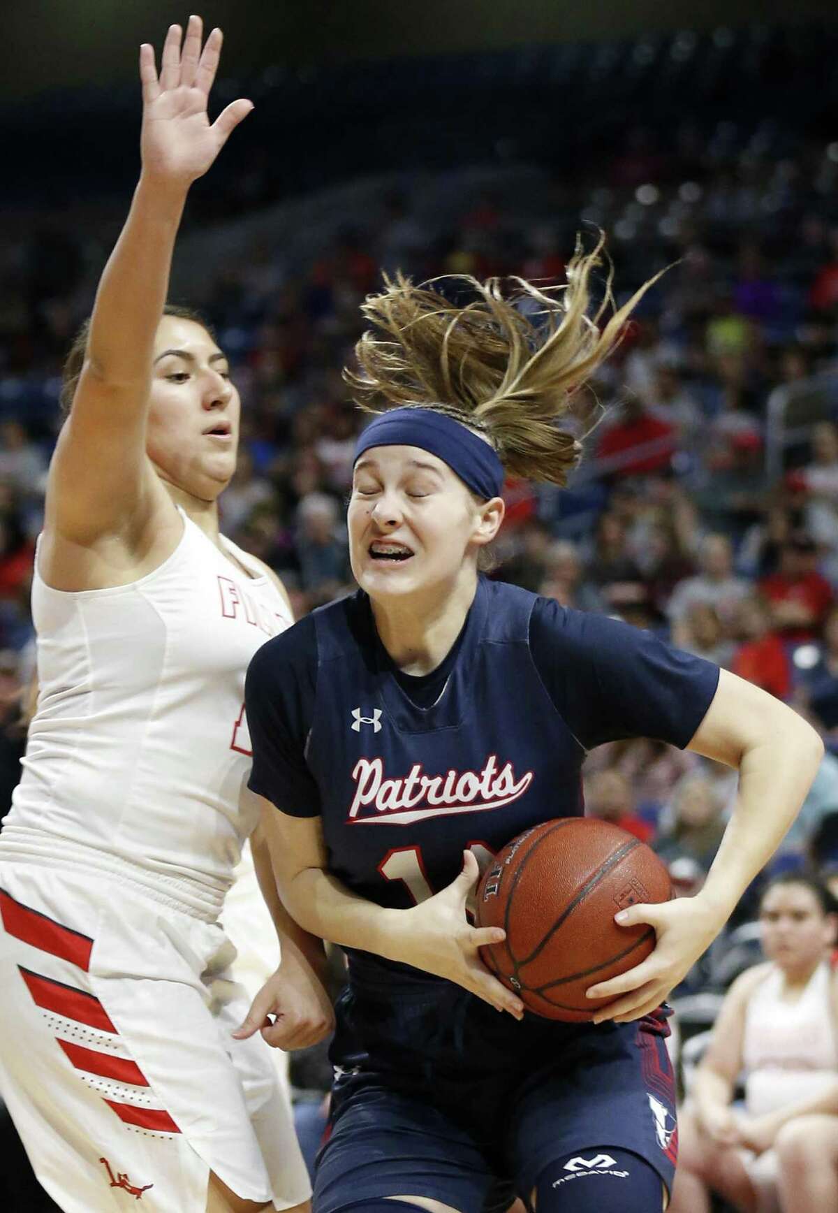 Veterans Memorial holds off Denver City to advance to state-title game