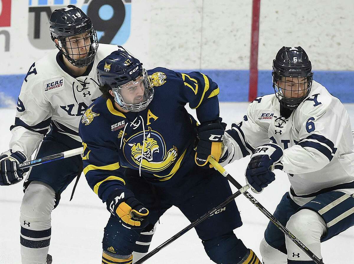 Quinnipiac downs Yale in ECAC Hockey playoff opener