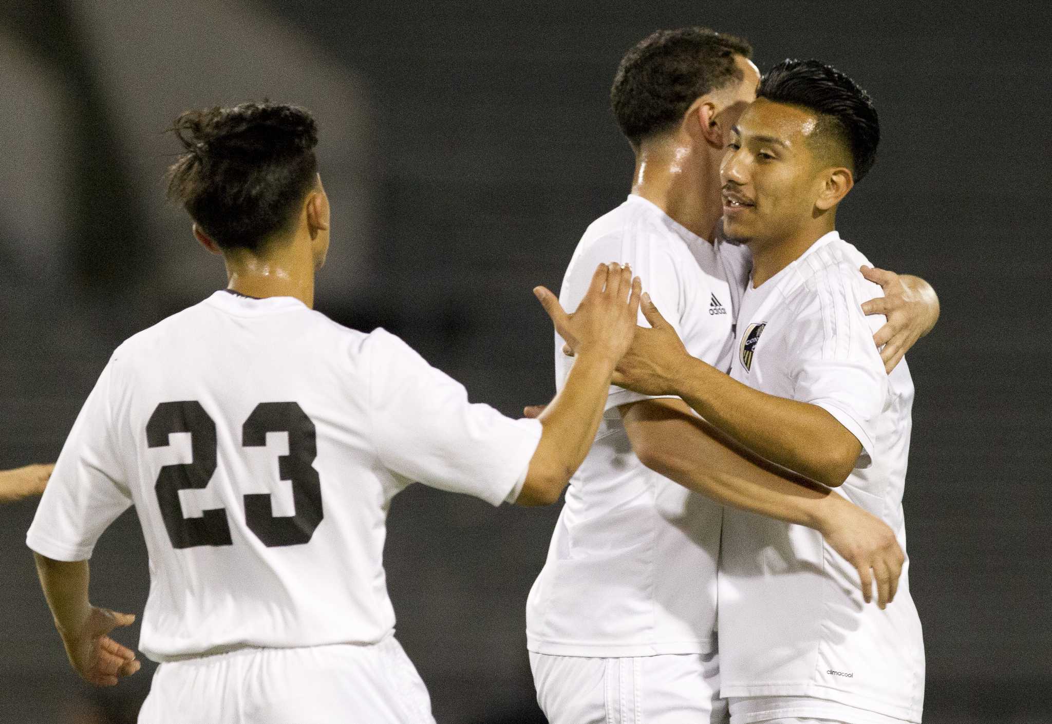 BOYS SOCCER: Ochoa leads the way for Conroe once more against Oak Ridge