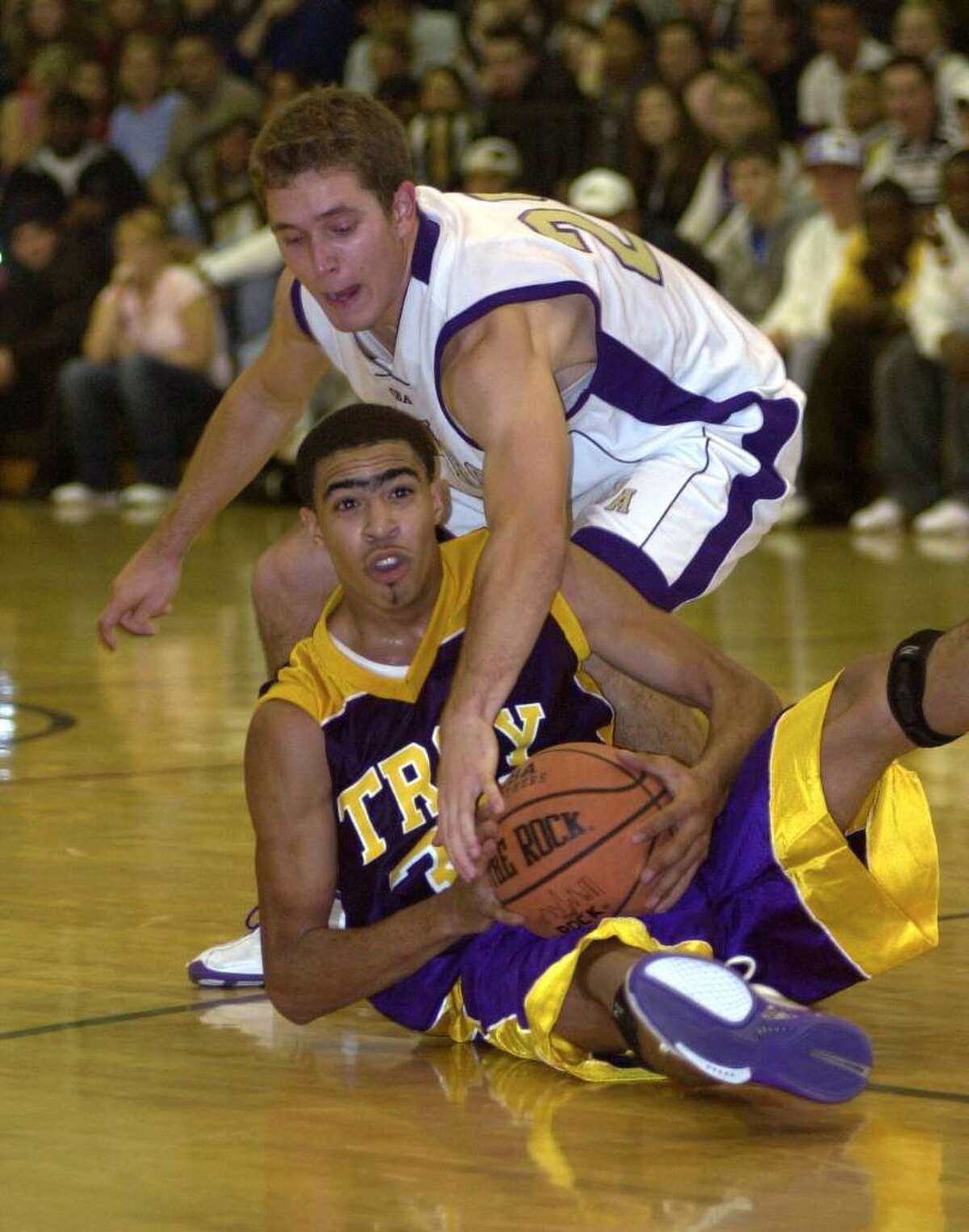 Cops: Hoops star Mayben dealt cocaine