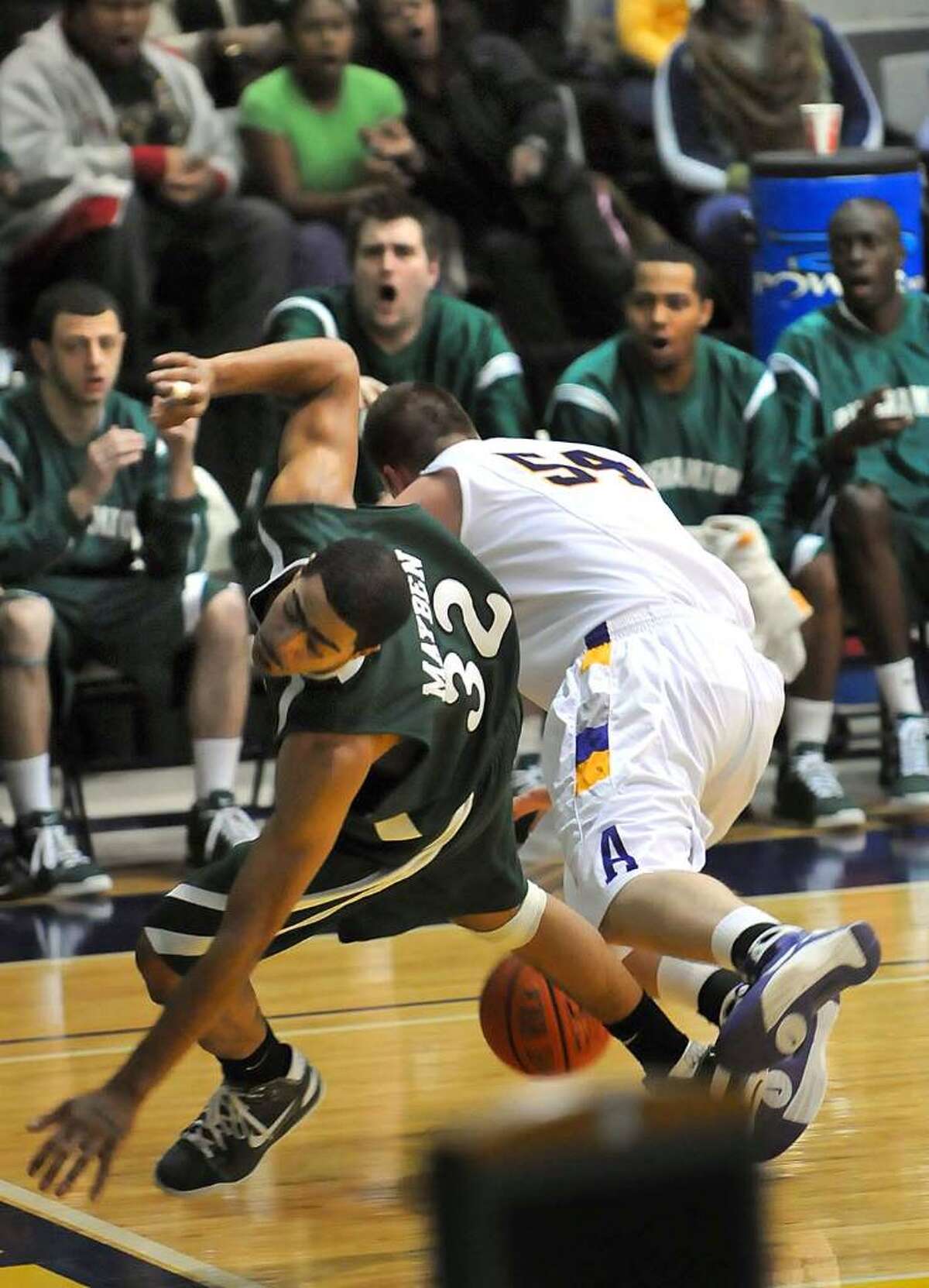 Cops: Hoops star Mayben dealt cocaine