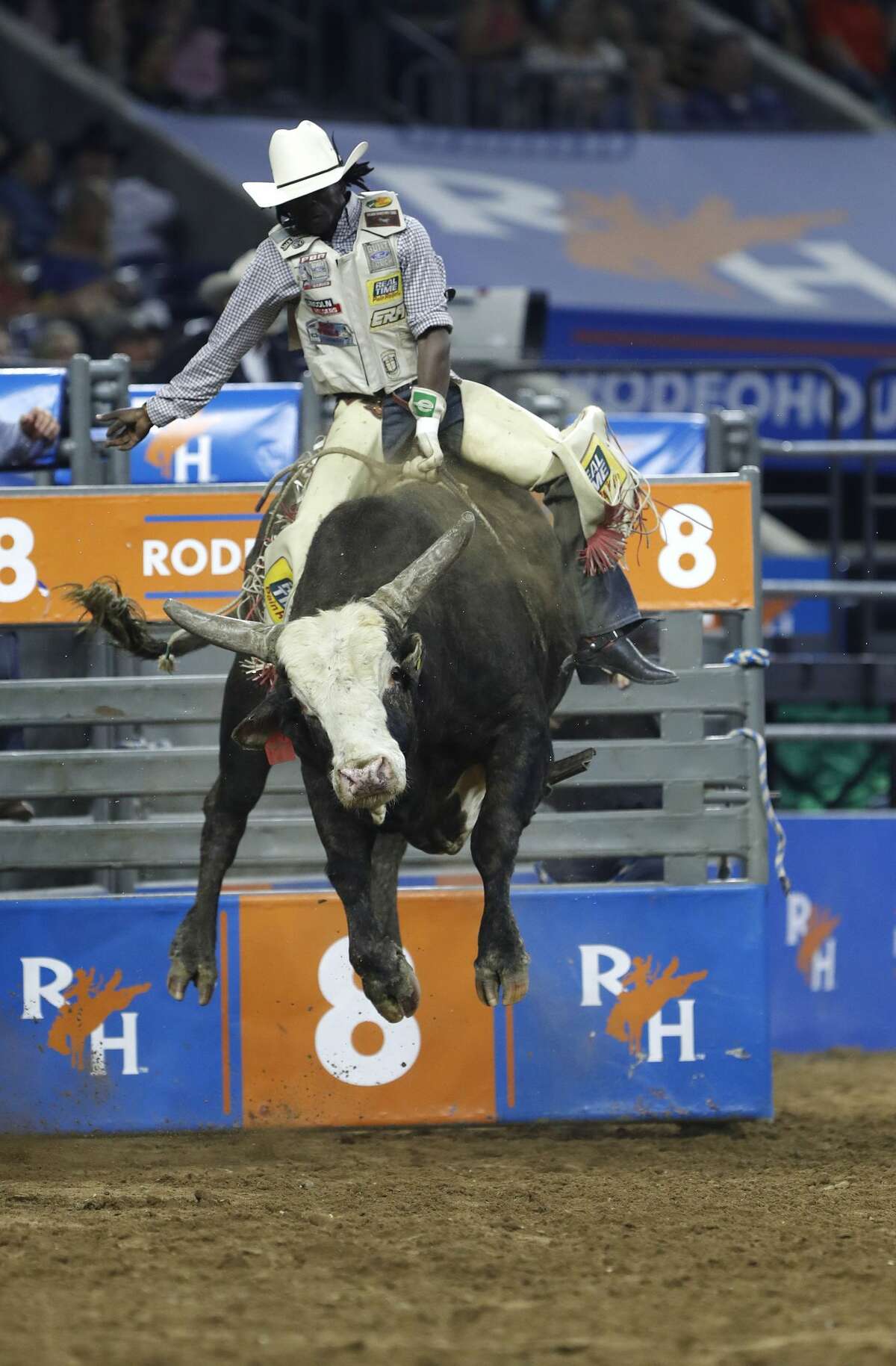 Bull rider Neil Holmes, hometown favorite, wins Super Series II in last ...