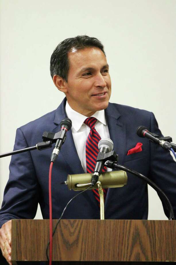 News anchor tells L-D chamber guests to 'listen' to the right voice ...