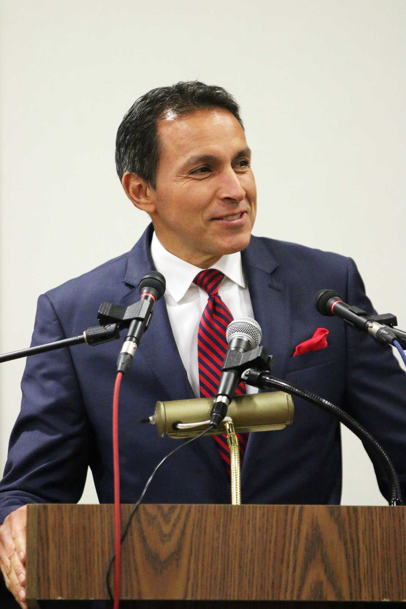 News anchor tells L-D chamber guests to 'listen' to the right voice
