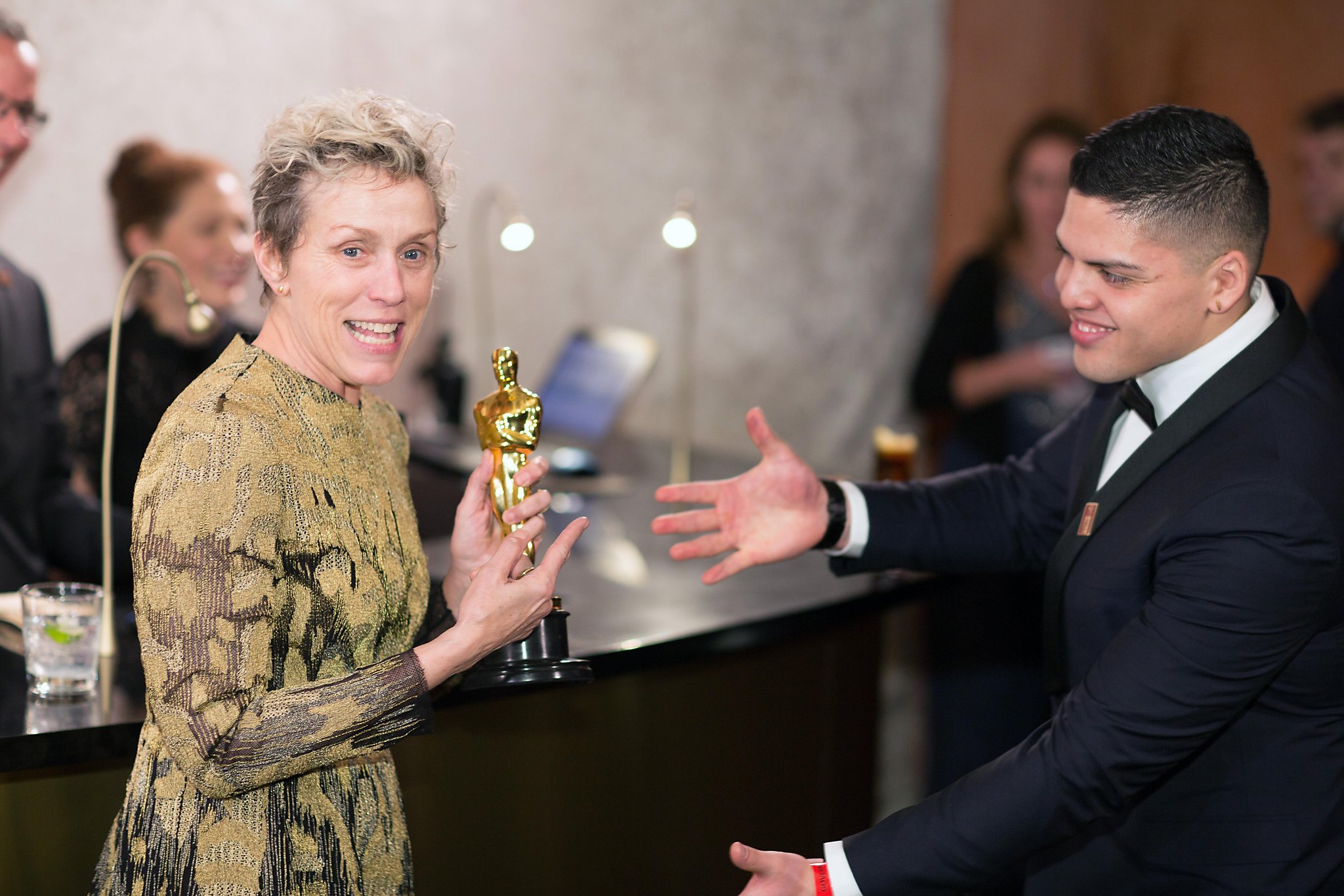 At Oscars, did talking actors turn the viewers off?