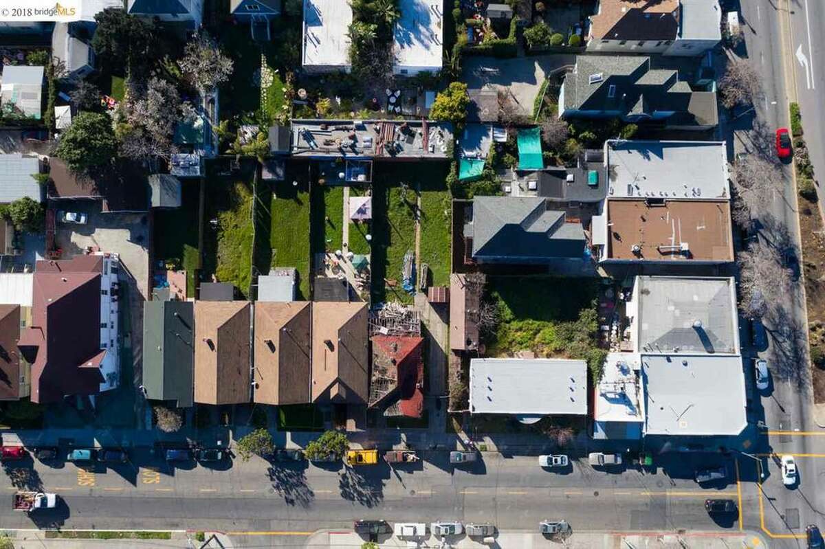This $399,000 Oakland teardown got 17 offers but is still on the market