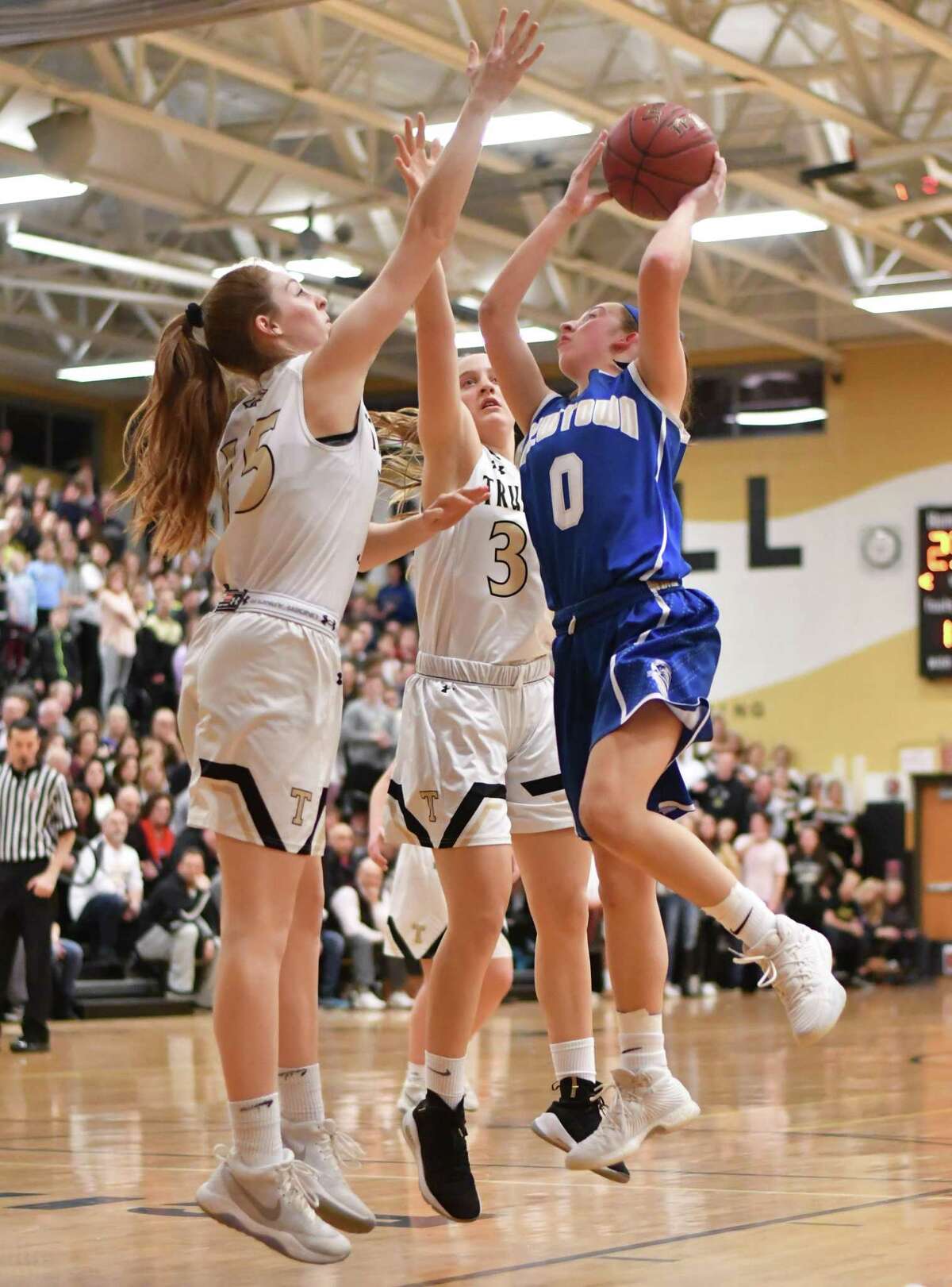 Defense leads Trumbull past Newtown