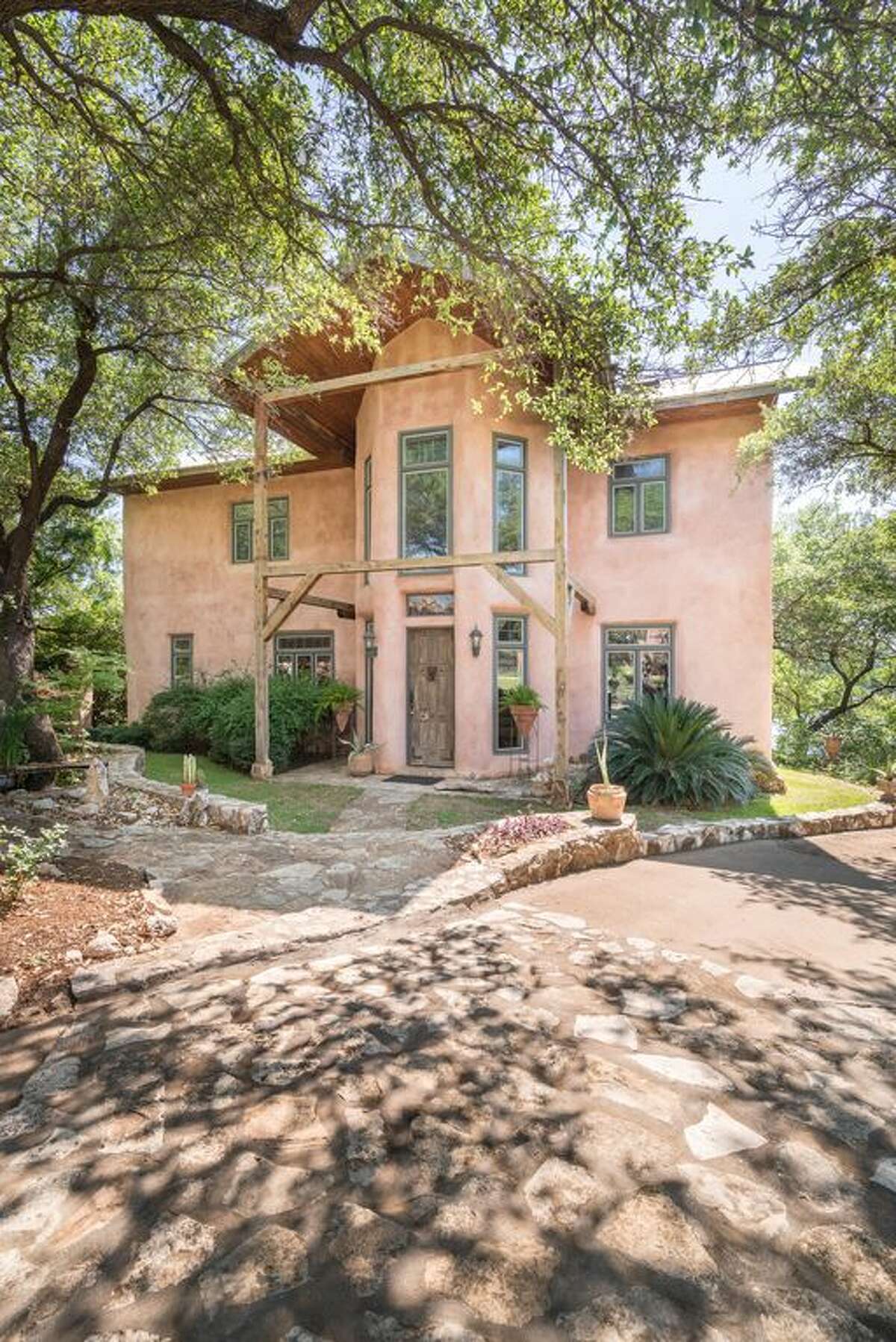 Look into these unique Texas vacation rentals under $75 per person, per ...