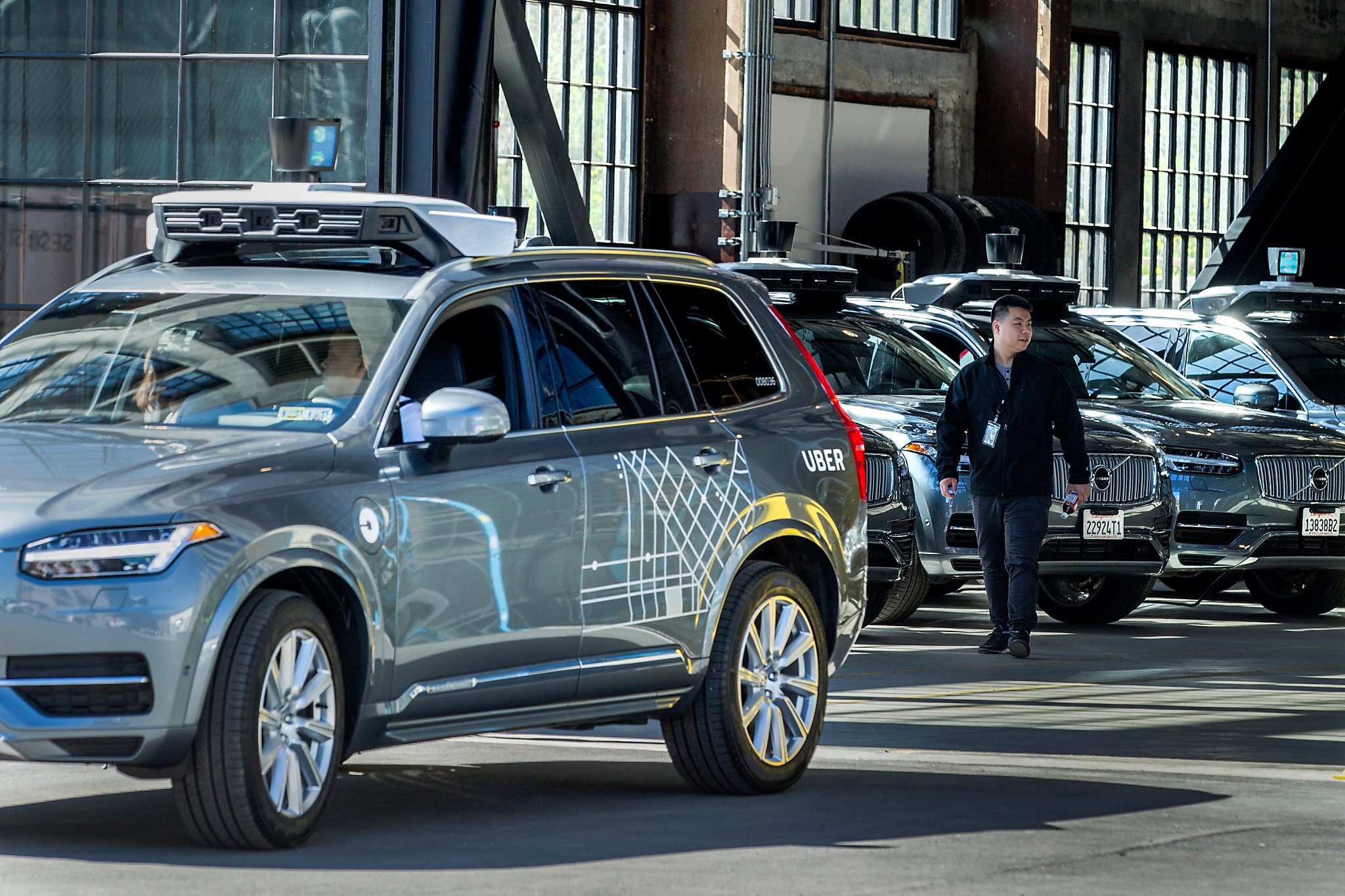 Uber starts robot taxi service in SF for its own self-driving team ...