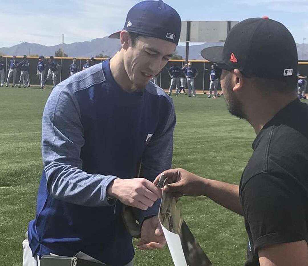 Tim Lincecum joins Rangers with new contract, heavy heart
