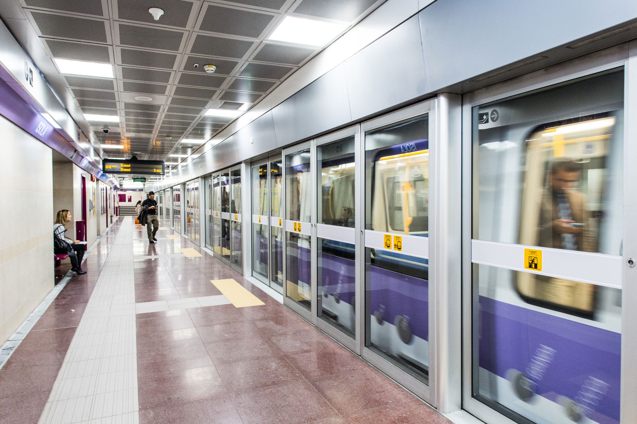 Subways worldwide have suicide barriers. Could BART get them?