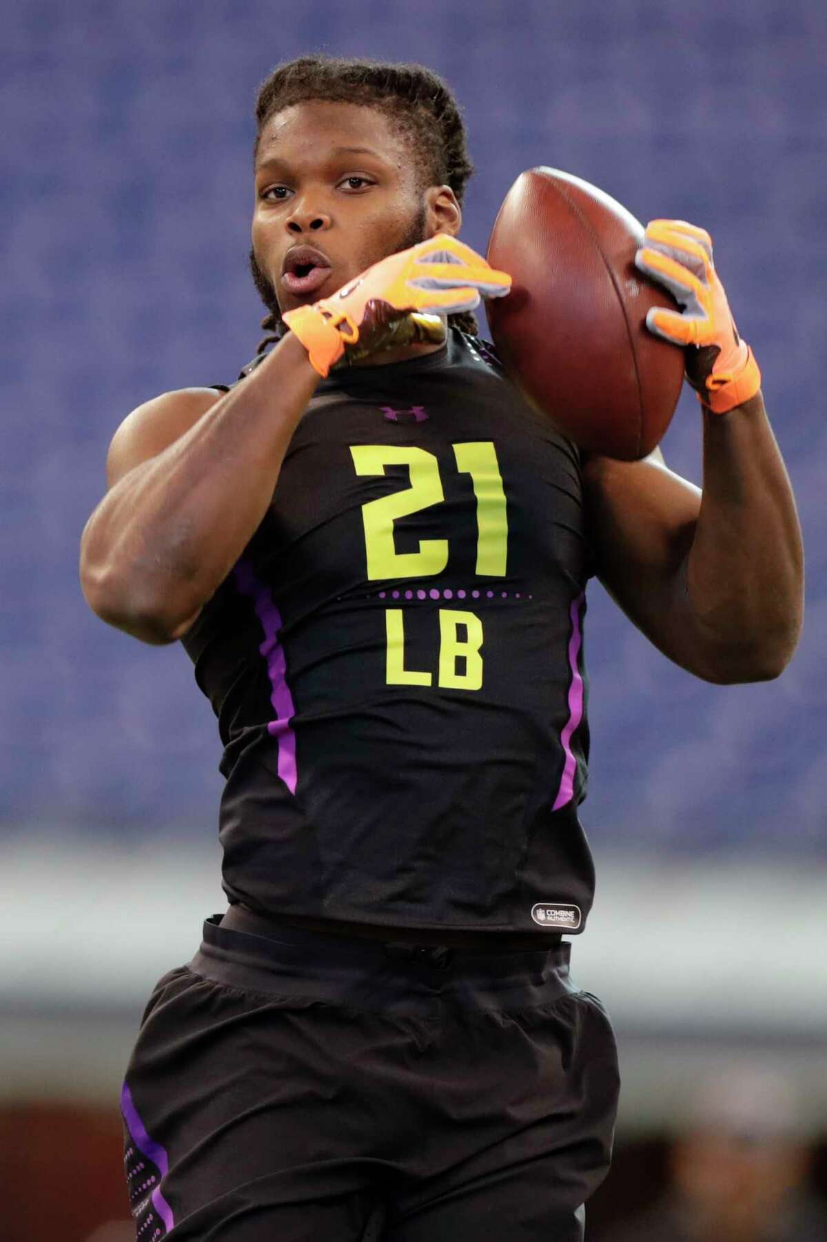 Former Texas linebacker Malik Jefferson working to move up draft boards