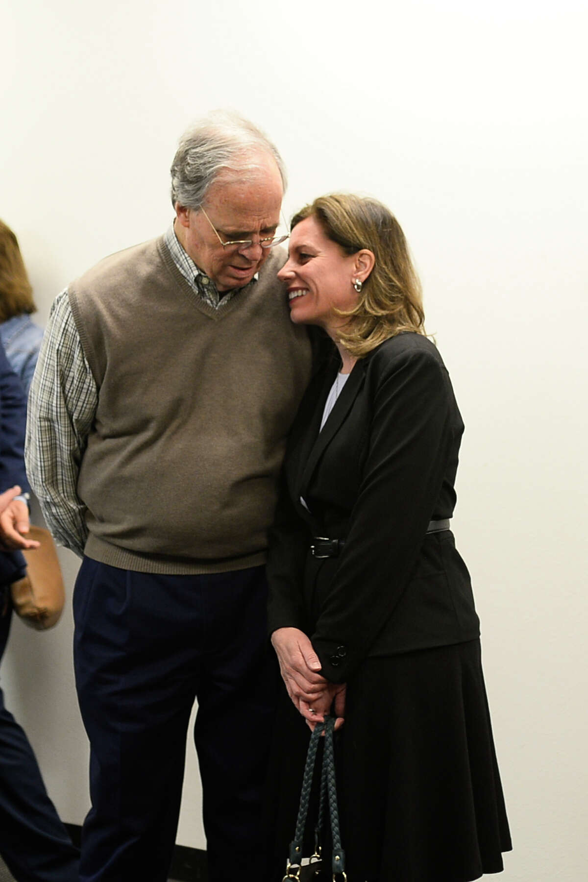 Leonard appears headed to re-election after primary rout