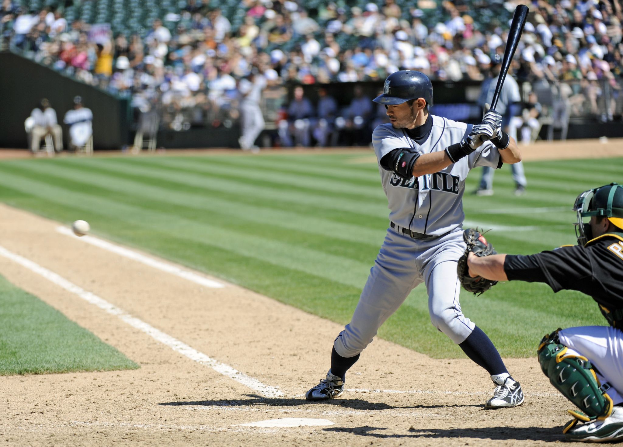 Mariners bring back 44-year-old Ichiro Suzuki