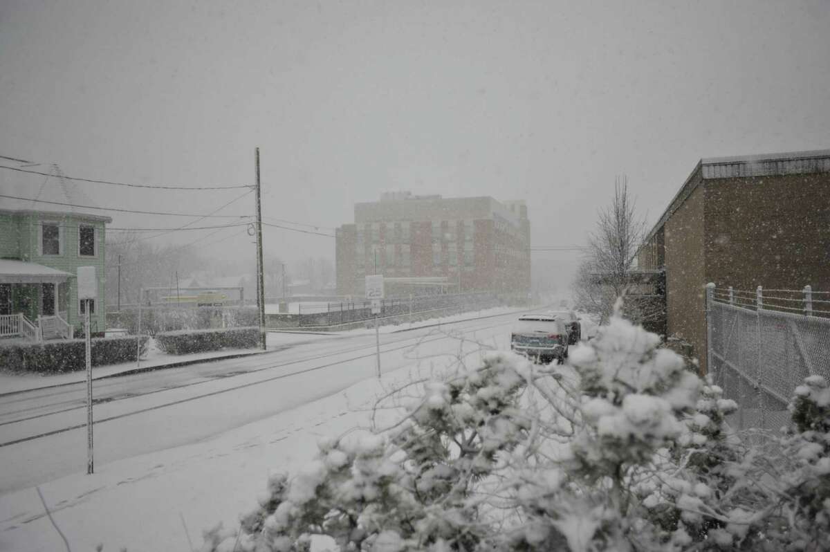 Nor'easter brings snow to Torrington; storm expected to continue into ...