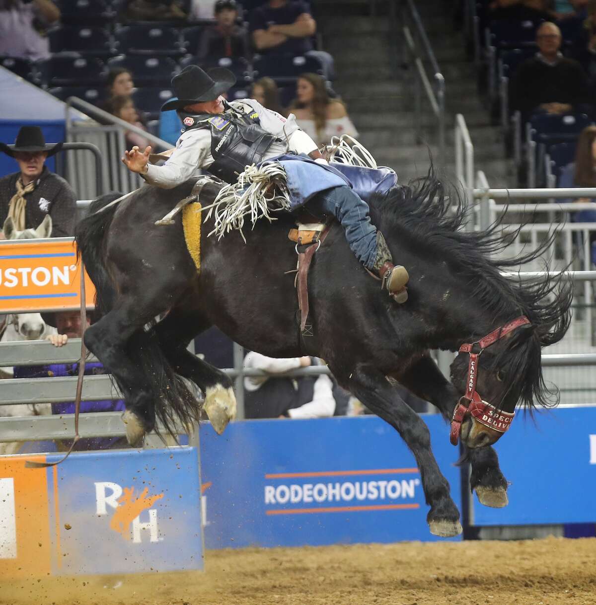 Saddle bronc rider Jacobs Crawley wins 2nd straight Super Series III at ...