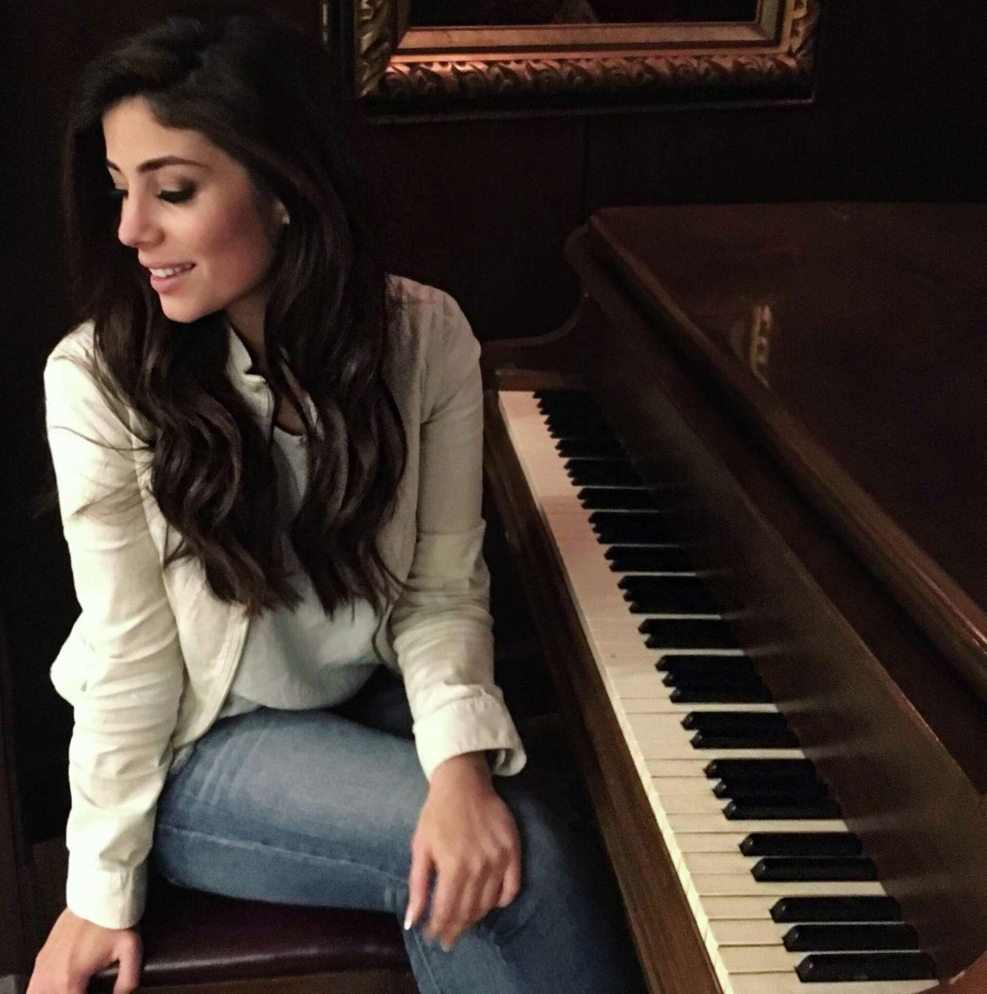 KENS-TV traffic anchor’s secret sides may startle you