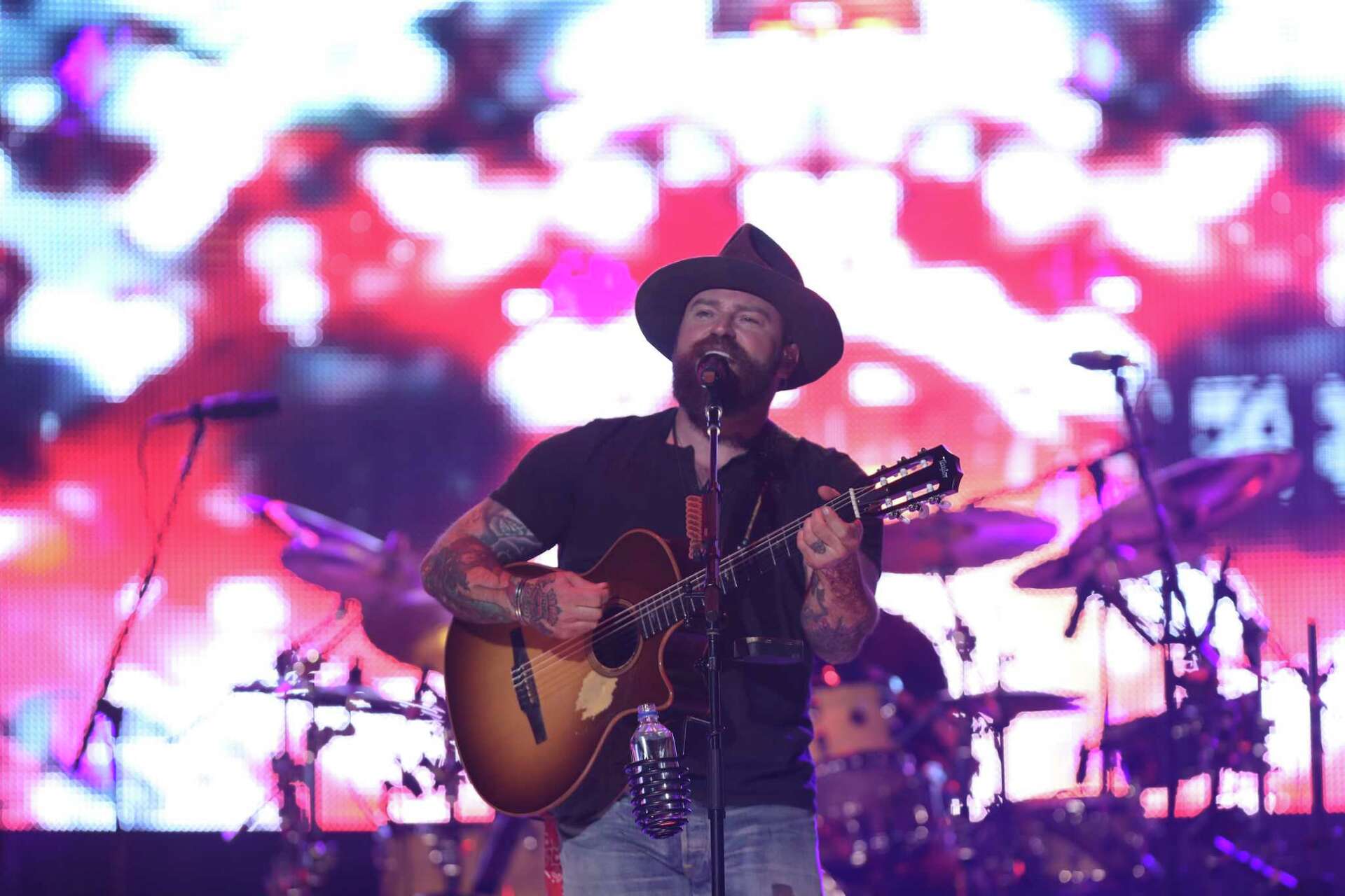 Zac Brown Band brings perfect harmonies and a perfect beard to RodeoHouston