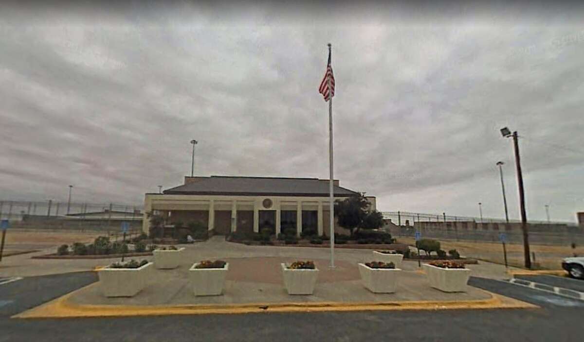 2 inmates escape from Big Spring prison camp