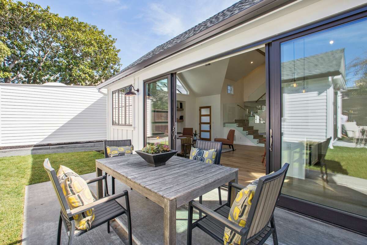 Before and after: The dramatic transformation of a shabby Berkeley cottage