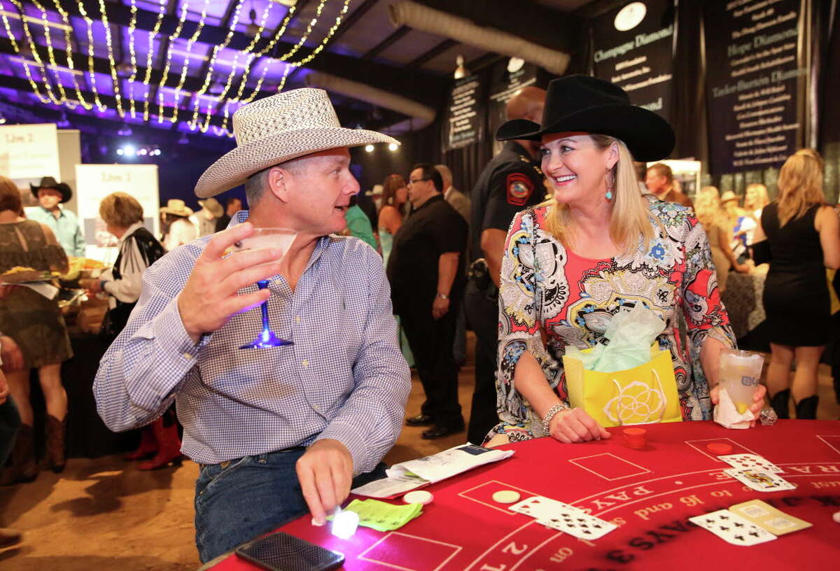 No paycheck? No problem. For rodeo volunteers, clocking overtime is a ...