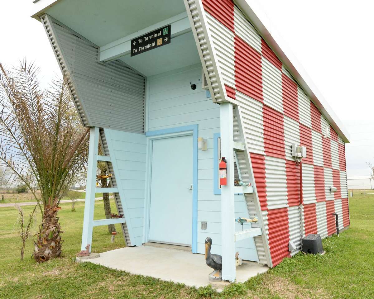 New photos: Katy airplane house continues its transformation