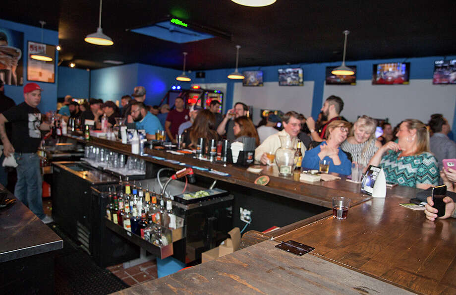 St. Mary's Strip revelers indulge in basketball, booze at new Slackers ...