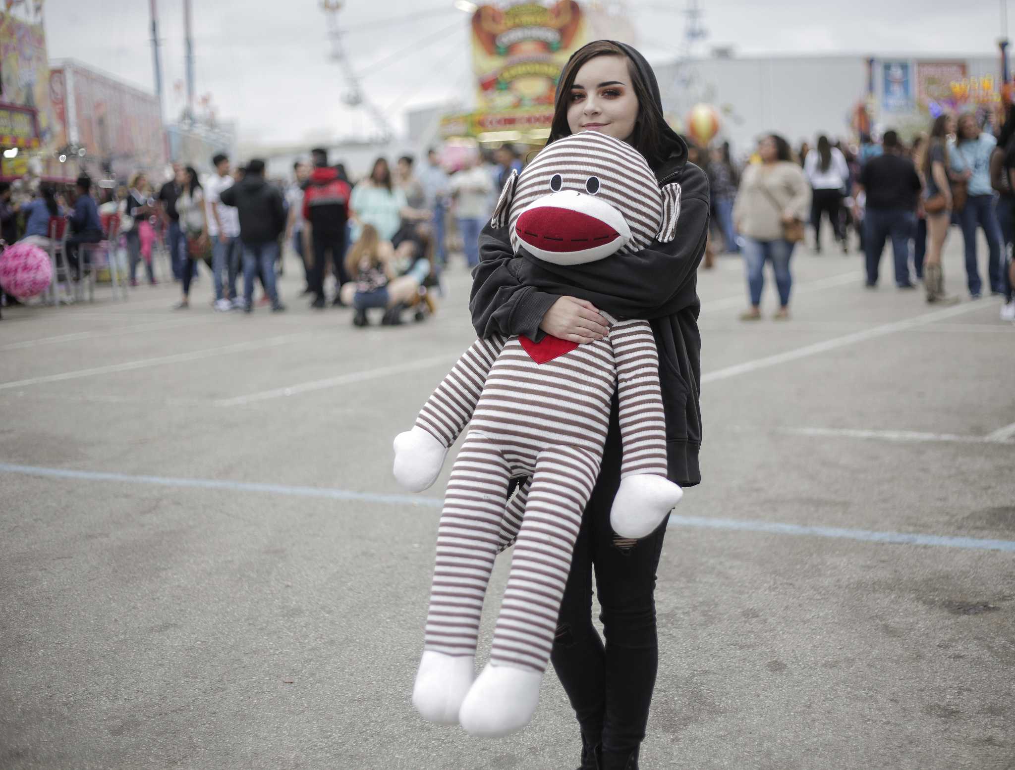 Kids show off their huge wins at Houston rodeo carnival