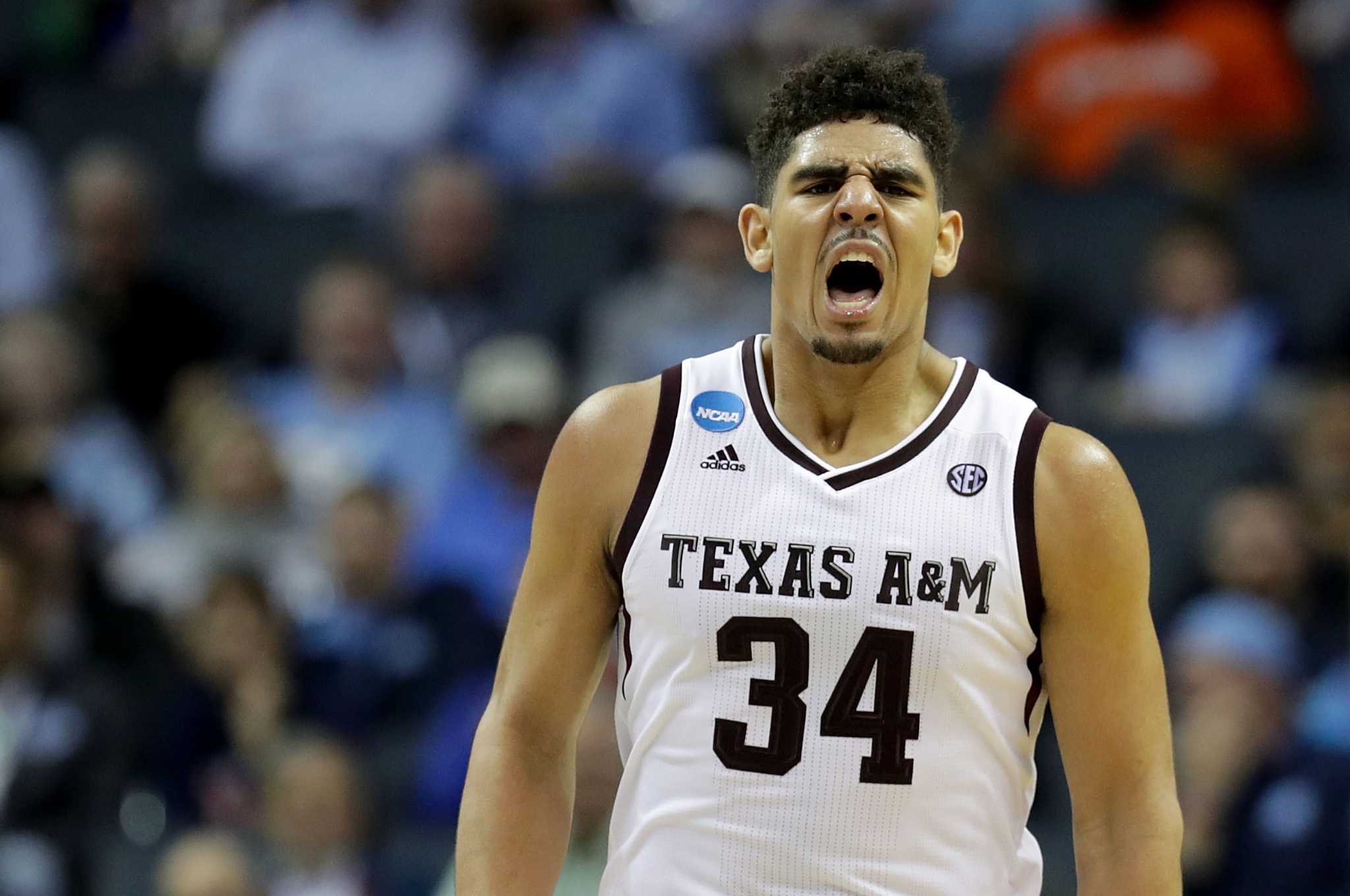 Texas A&M's Tyler Davis officially turns pro