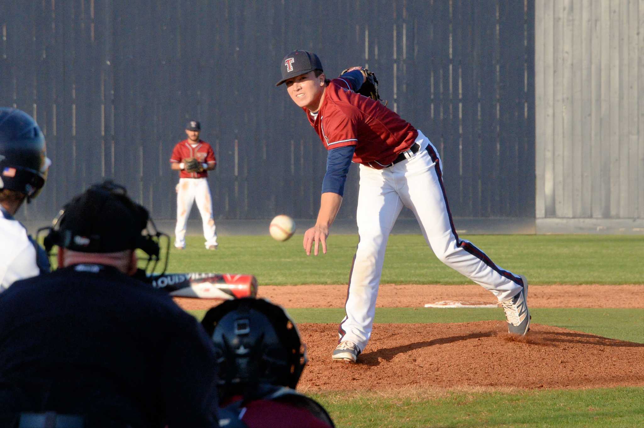 Tompkins takes initial lead in 19-6A
