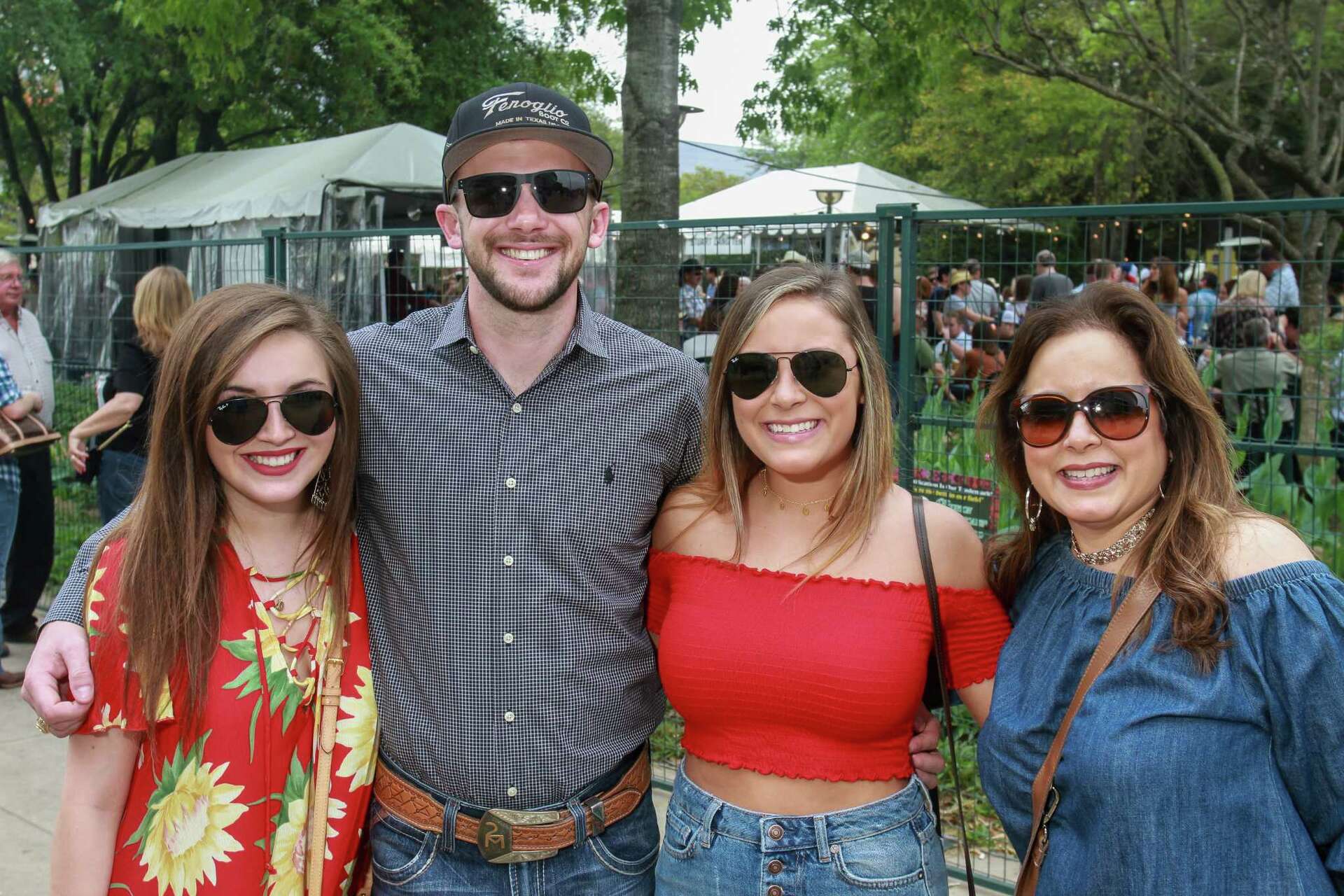 Garth Brooks gets emotional, covers George Strait at RodeoHouston kickoff