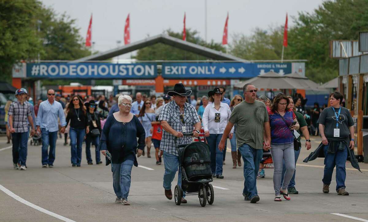 Rodeo photos: Rides, games, prizes and lights of the midway