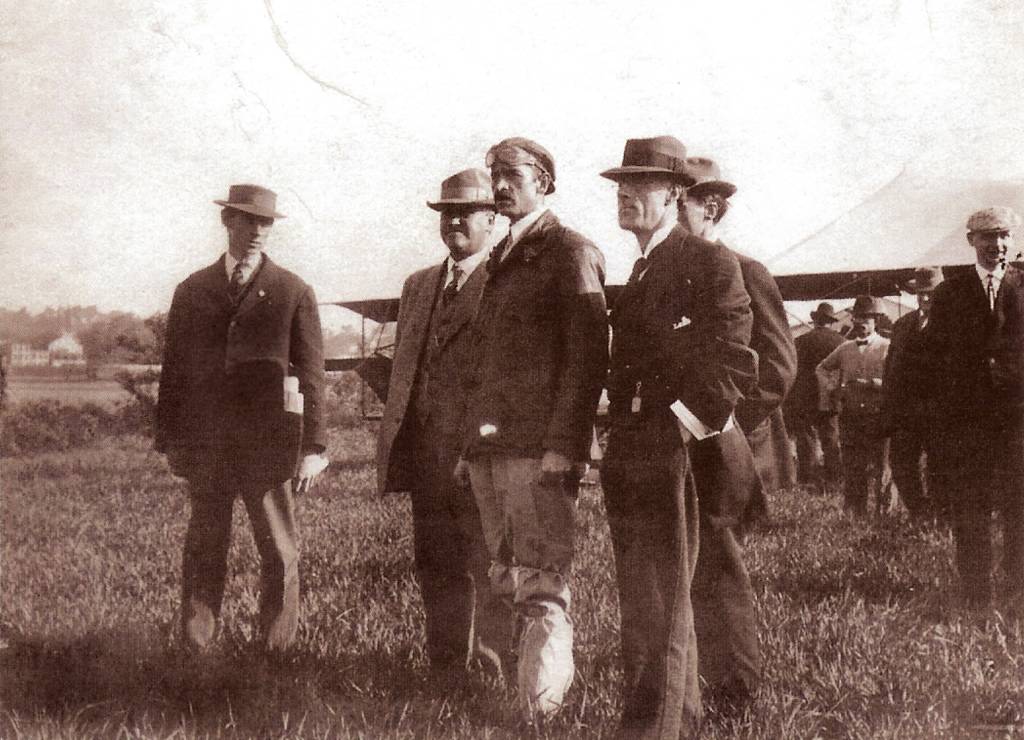 On the wings of aviation history