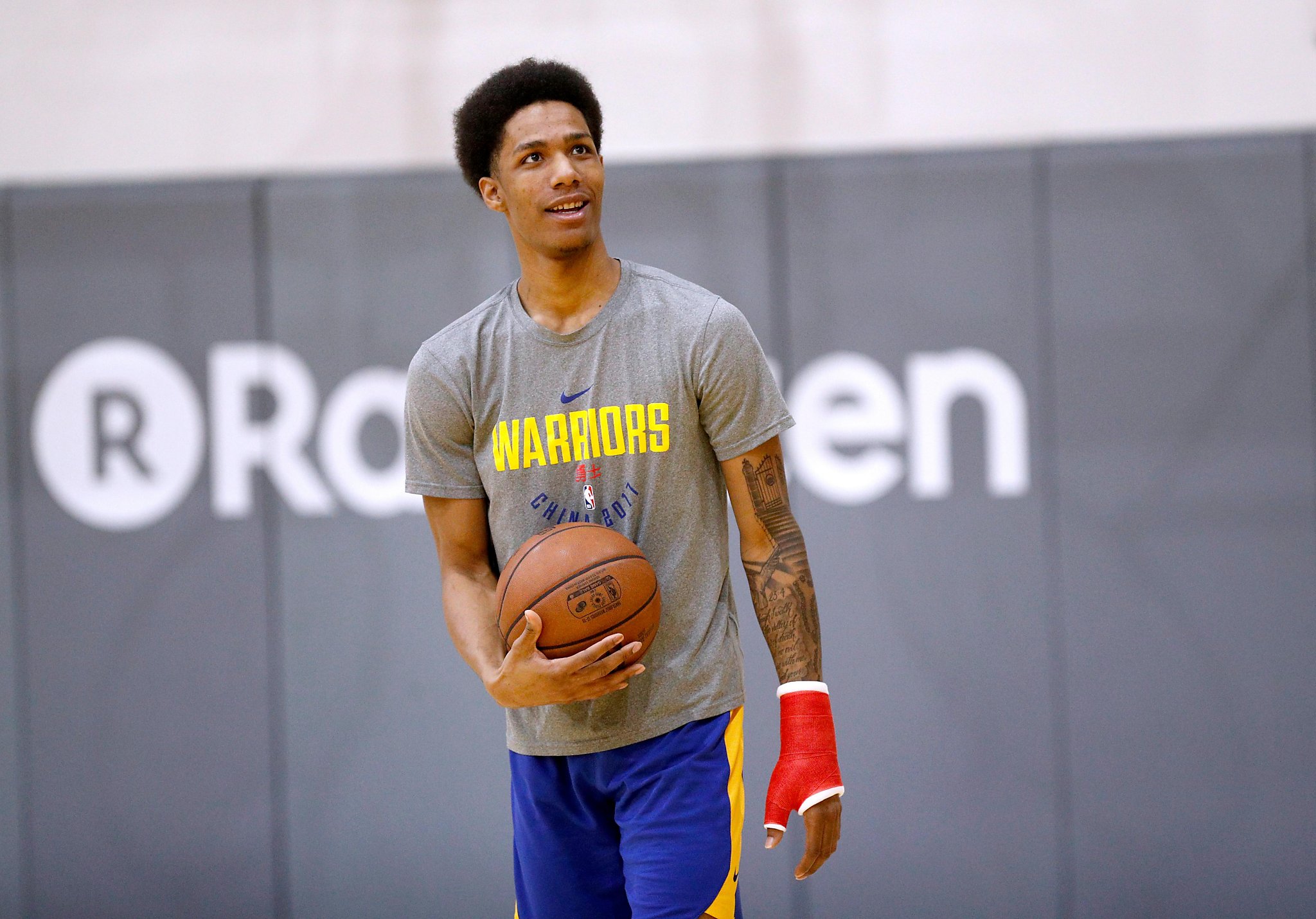 Warriors’ Patrick McCaw to return from fractured wrist vs. Spurs