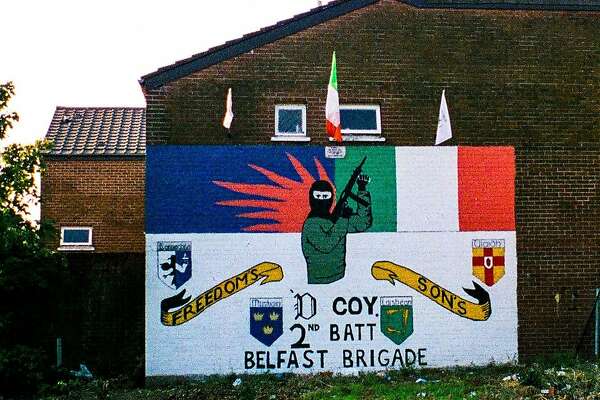 Belfast wall murals from the Troubles in Irish photography exhibit ...