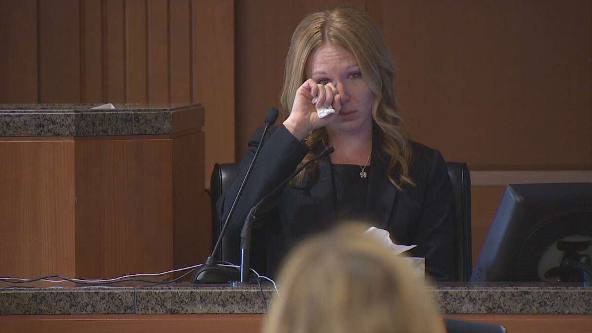Alleged murder-for-hire target tearfully testifies against ex-boyfriend ...