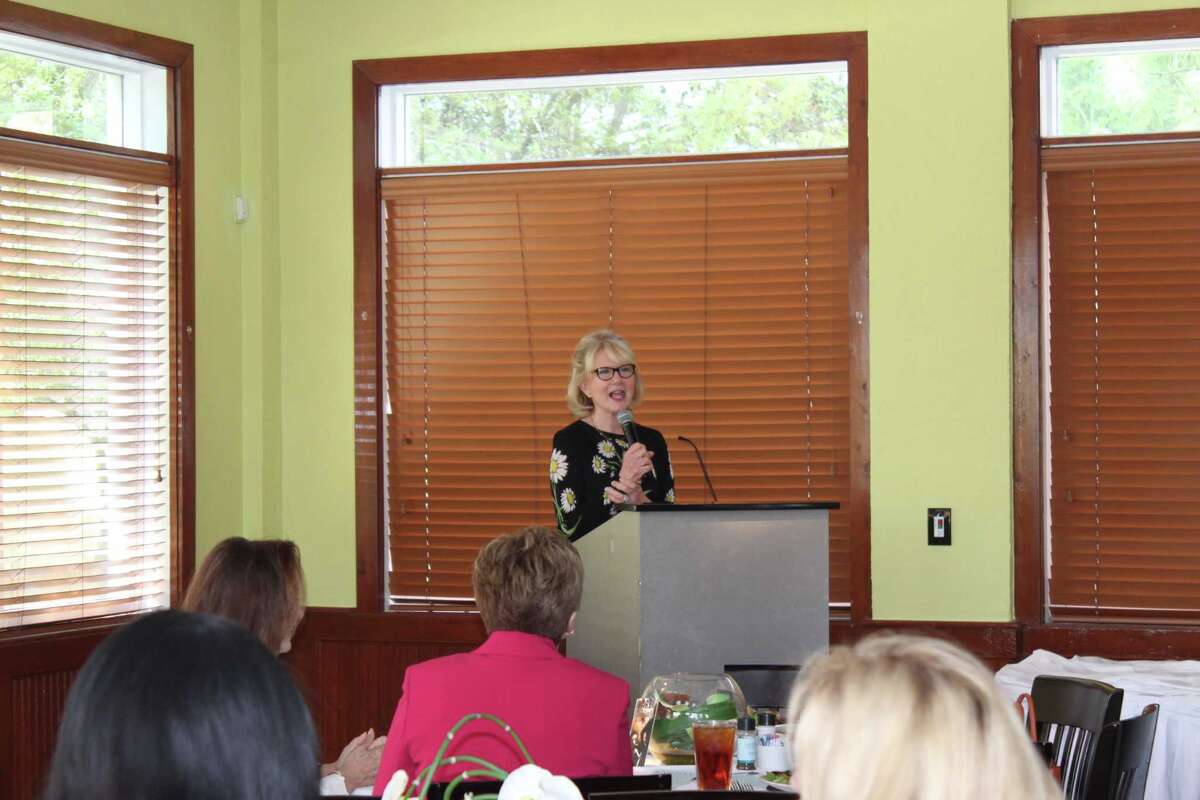 Author encourages women to be fearless during Woodlands event