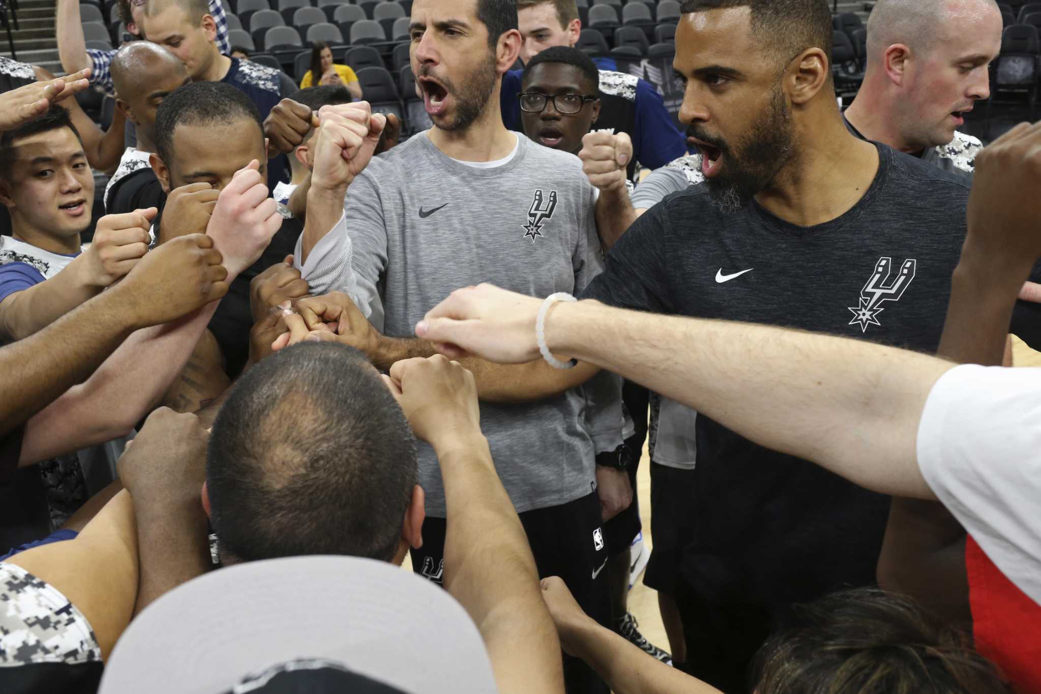 Elliott, Spurs offer military appreciation through training camp
