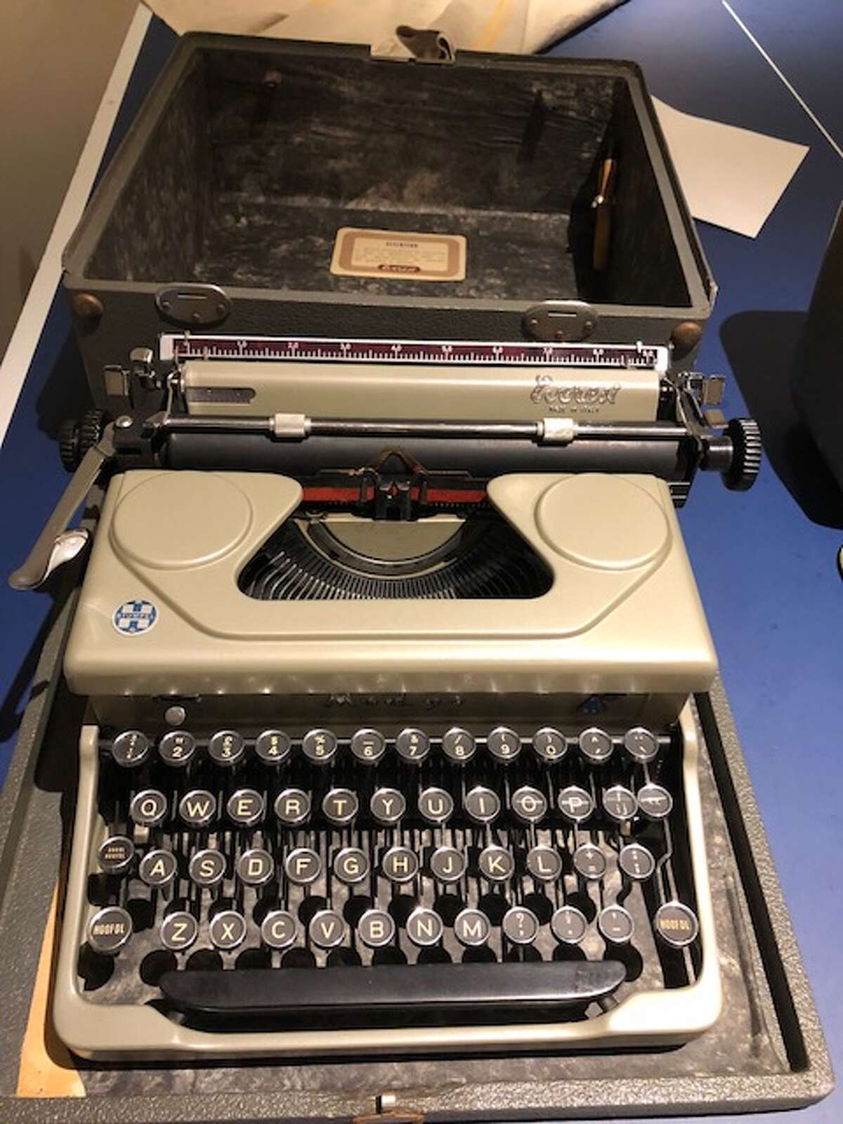 Backspace Westport goes ultra-retro with typewriter retailing