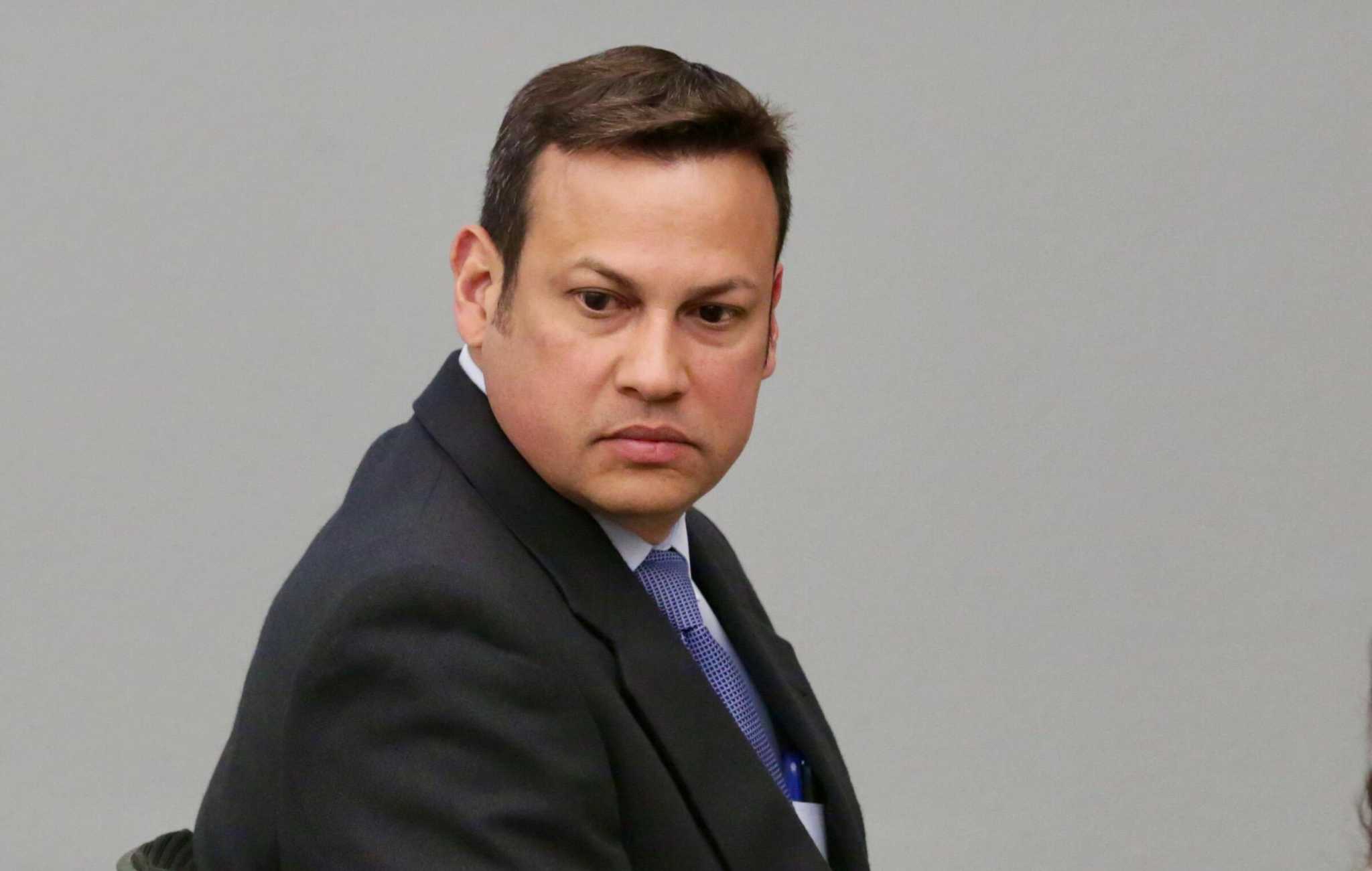 Trial of ex-San Antonio attorney accused in sex case continues