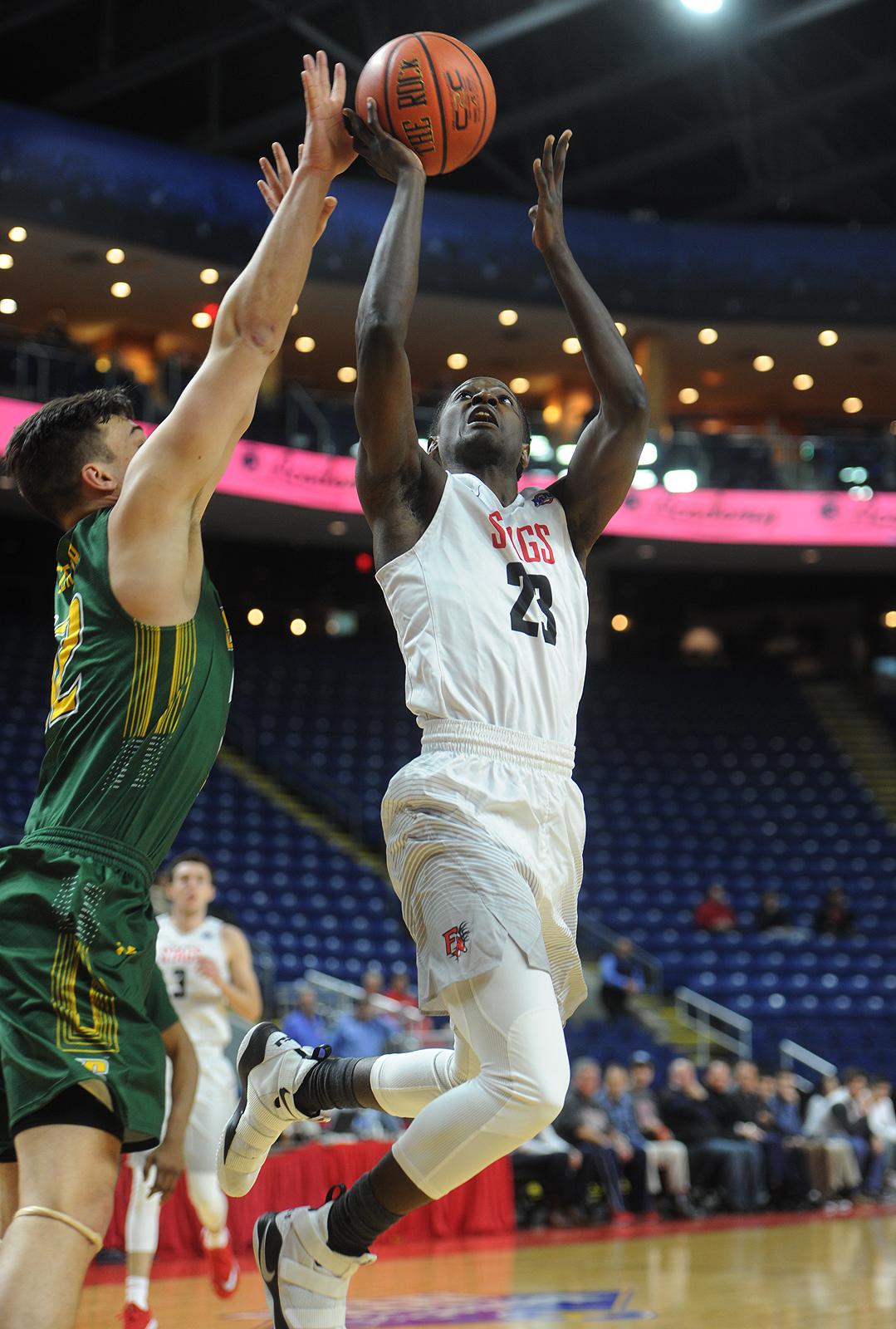 Fairfield’s Flavors Jr. transferring