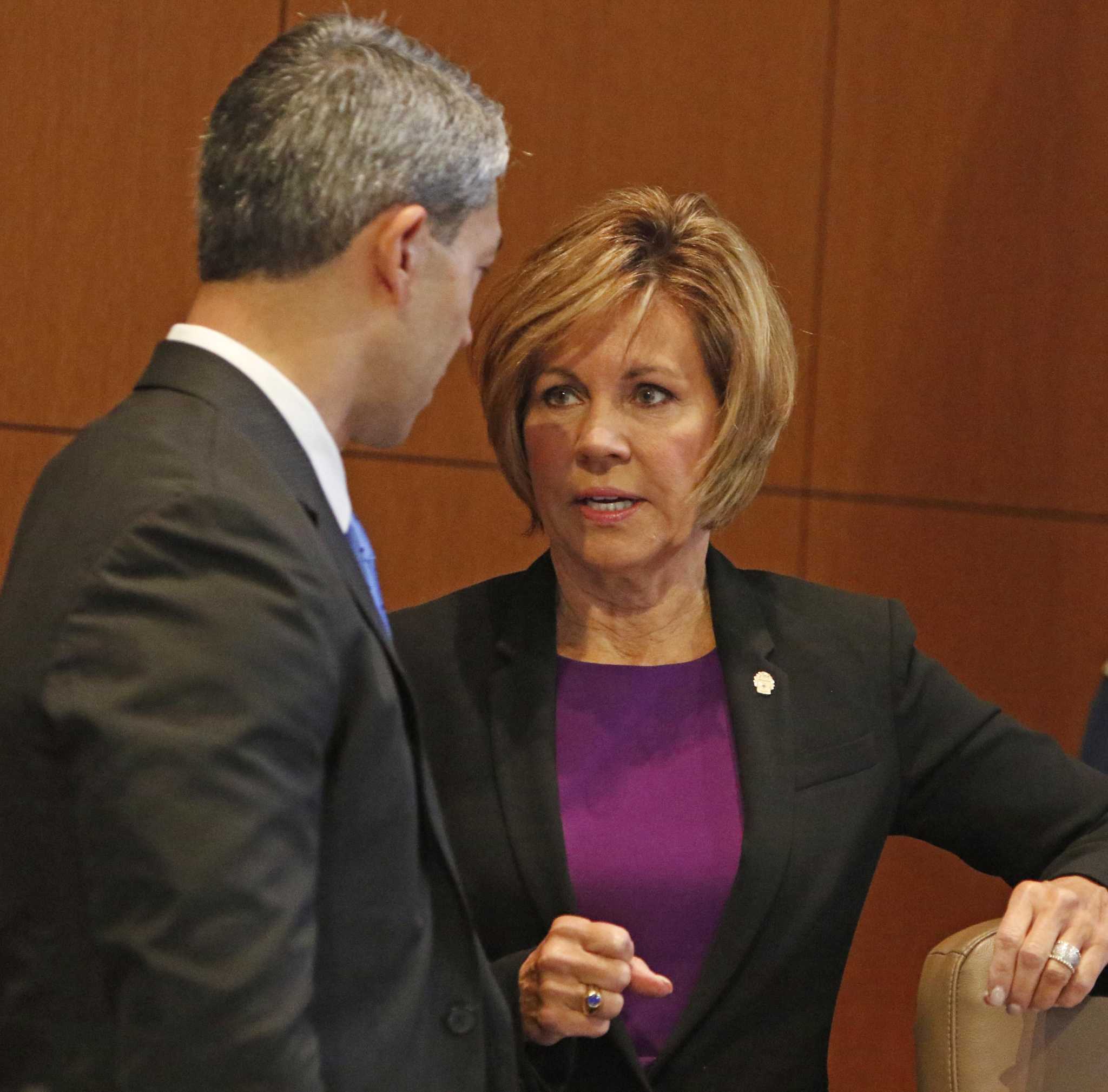 Mayor, council set goals and expectations for Sculley and her 2018 bonus
