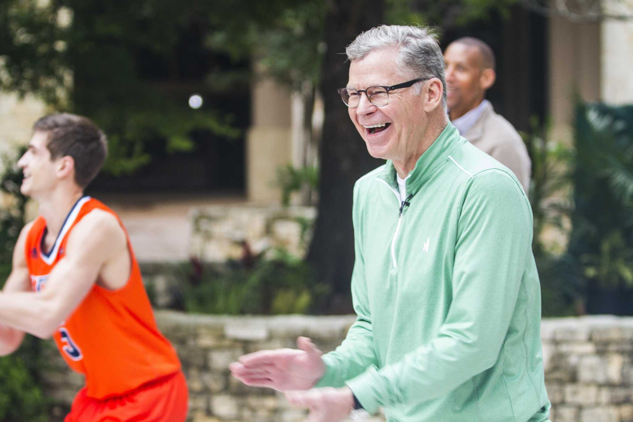 TV sports legend broadcasting from River Walk