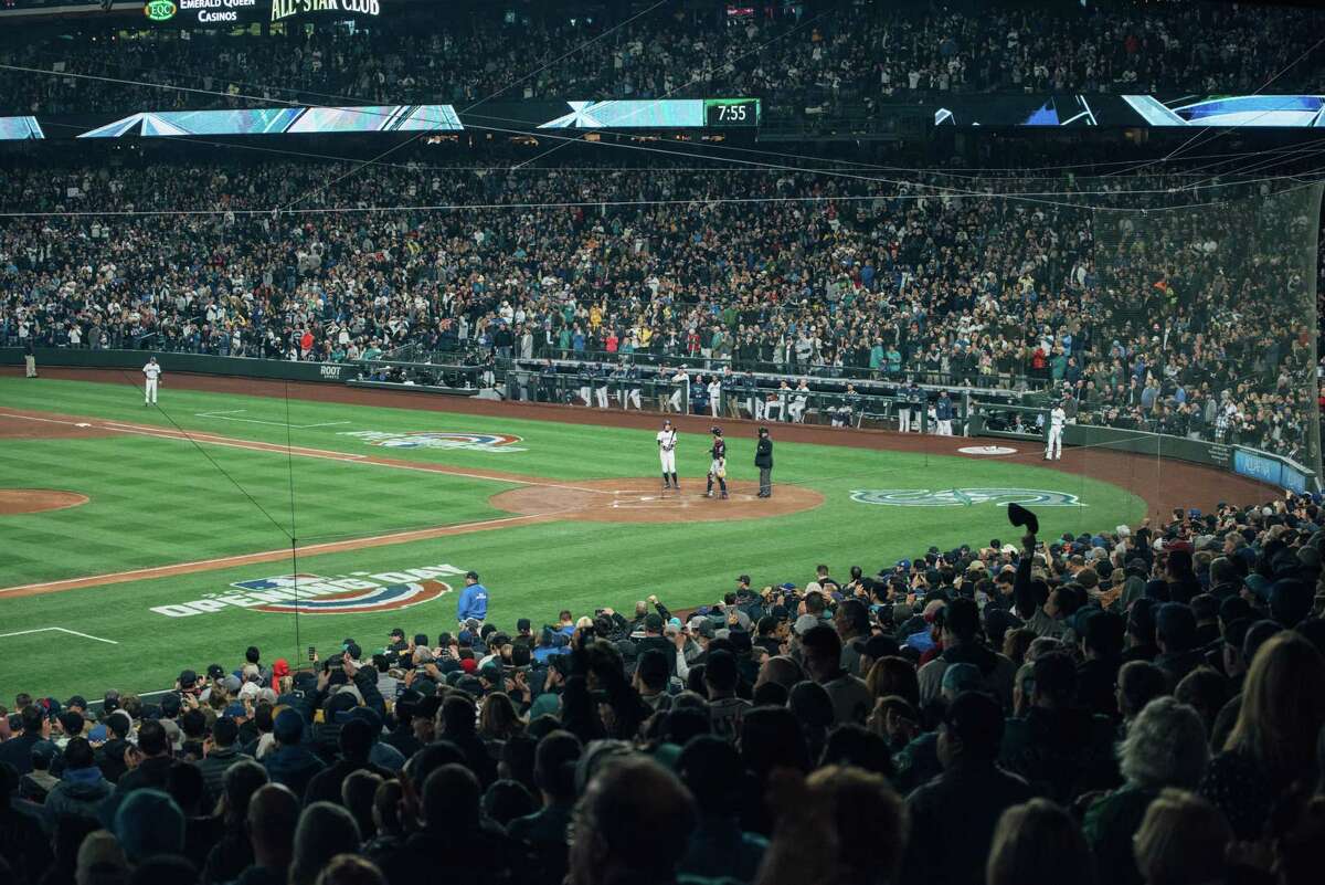 Moments to remember from Mariners' Opening Day victory
