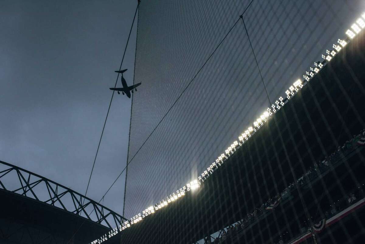 Moments to remember from Mariners' Opening Day victory